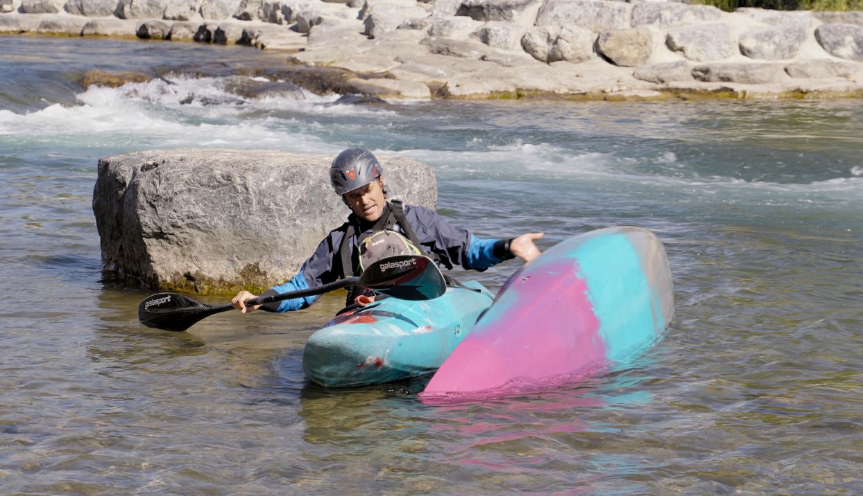 How to Rescue a Kayak in Whitewater | River Safety Series – AQOutdoors